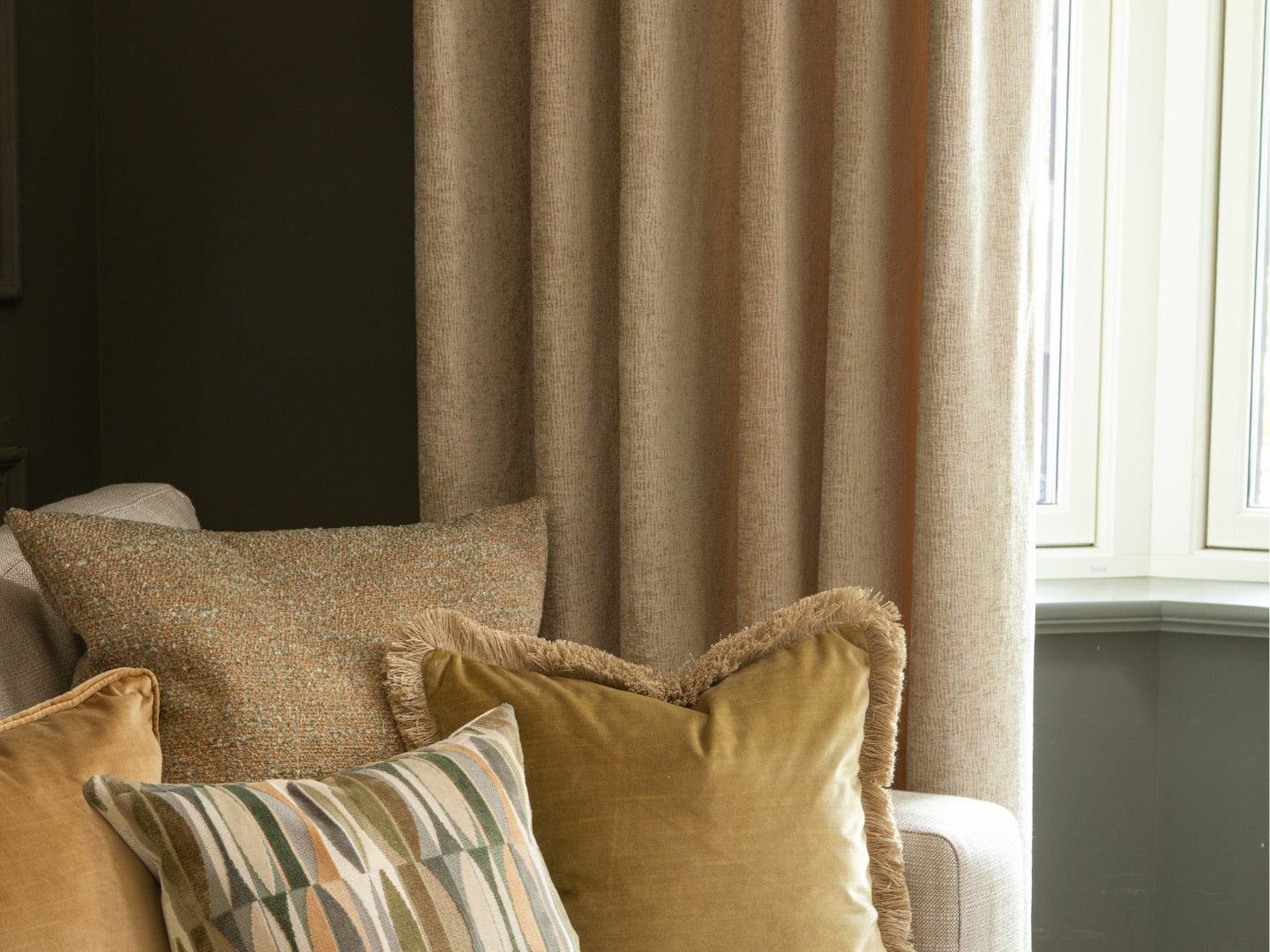 Curtains – Scatter Box